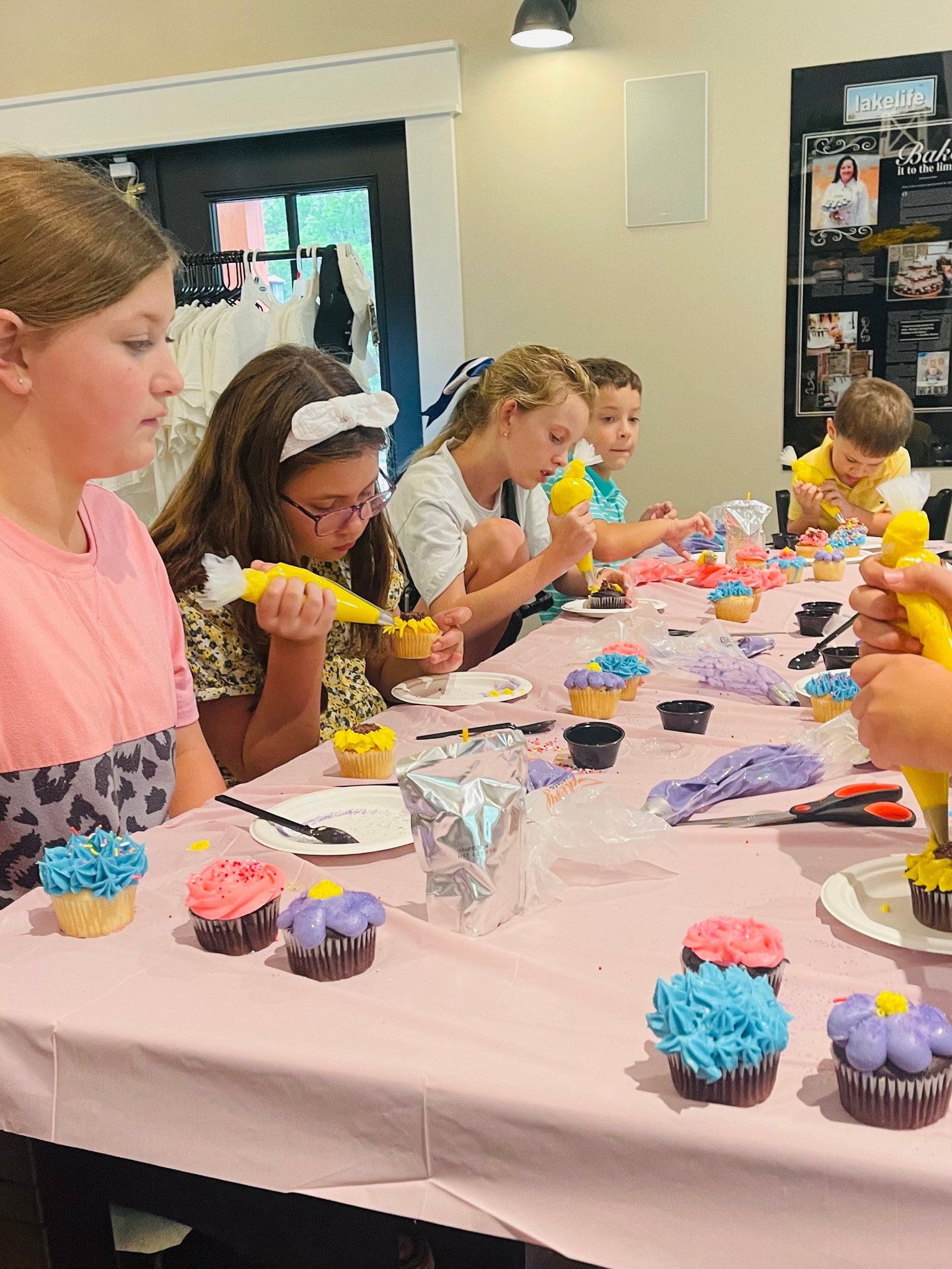 "April Showers Bring May Flowers" Cupcake Class | Jenny Cakes at the Lake